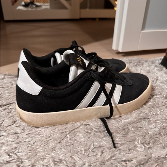 adidas | Shoes | Adidas Minimal Wear Lots Of Tread Photos Show ...